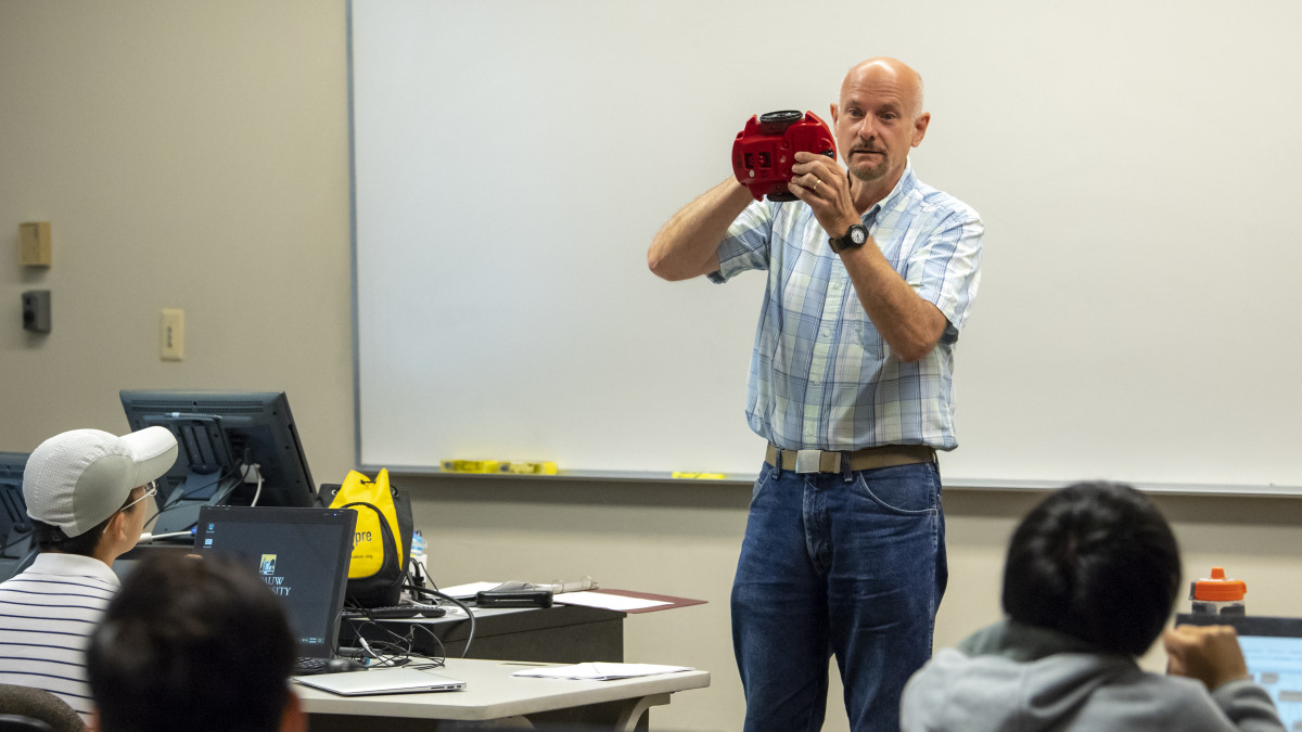 No R2D2, but robots make first computing class fun - DePauw University