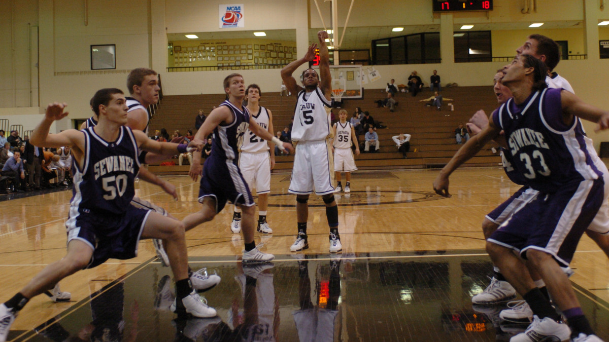 Basketballer Brown ’07 Scores Big Again - DePauw University